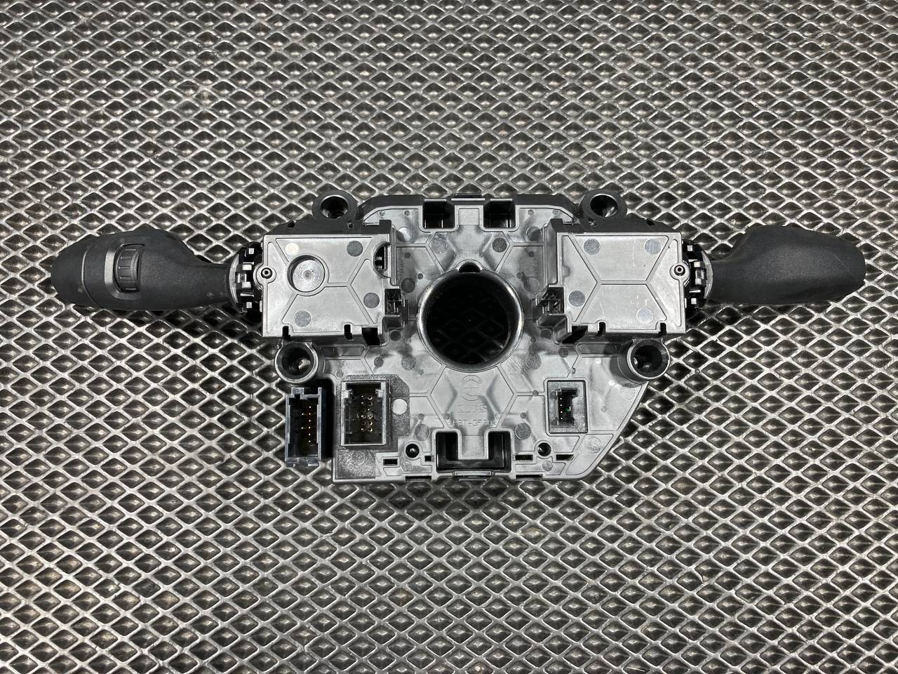 переключатель подрулевой (стрекоза) BMW X5 F15 2018 | 01777829