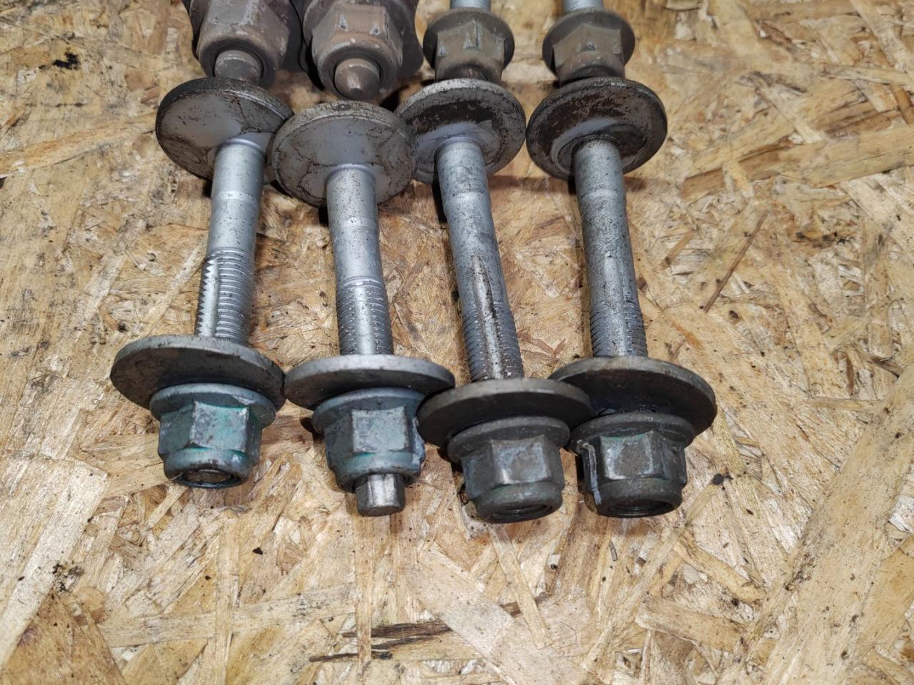 болт развальный Volkswagen Tiguan 2 2016 | 39361004