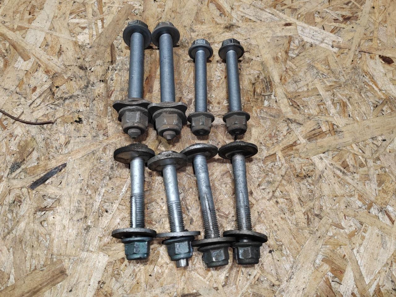 болт развальный Volkswagen Tiguan 2 2016 | 39361004